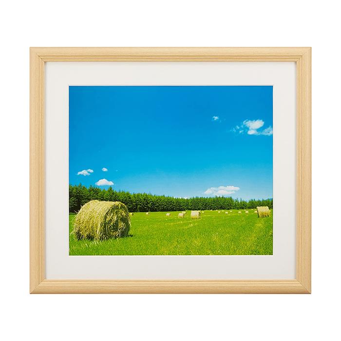 種別：額・パネル NOTEアクリル板の採用で安心感が向上したシンプル＆ナチュラルな木製額縁です。木製木地色厚手Vカット台紙（1.3mm）吊り紐付額縁外寸：347×397、額縁内寸：305×355mm台紙外寸：315×365、台紙内寸：238...