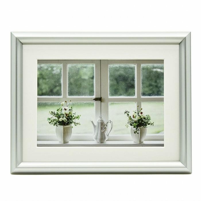 種別：額縁 NOTE印象もスッキリ軽快なアルミ額前面板に透明PETを用いた軽量タイプのアルミ額です。【製品仕様】・アルミ製・厚手Vカット台紙（1.3mm）・透明PET板使用（半切、全紙、A3、A3ノビは1.0mm 他サイズは0.5mm）・吊...