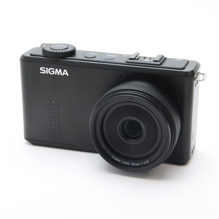 外観状態:並品 マップ保証期間:3ヶ月保証 付属品など:レンズキャップ・バッテリー×1・チャージャー【ココがポイント！】APS-Cサイズのセンサーを搭載したコンパクトカメラです。映像エンジン『TRUE II』を二基搭載することで処理速度を大...