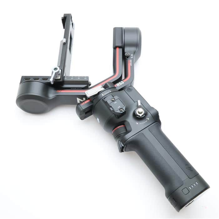 外観状態:良品 マップ保証期間:保証なし 付属品など:元箱・キャリーケース・BG21グリップ・USB-C充電ケーブル・ブリーフケースハンドル・レンズ止着サポート・レンズサポートストラップ・延長グリップ三脚・クイックリリースプレート・フォーカ...