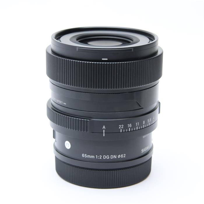 外観状態:並品 マップ保証期間:6ヶ月保証 付属品など:元箱・取扱説明書・レンズフロントキャップ・レンズリアキャップ・レンズフード・マグネット式メタルキャップ【ココがポイント！】望んだとおりの光景をキレのある描写と美しいボケ味撮影の醍醐味を...