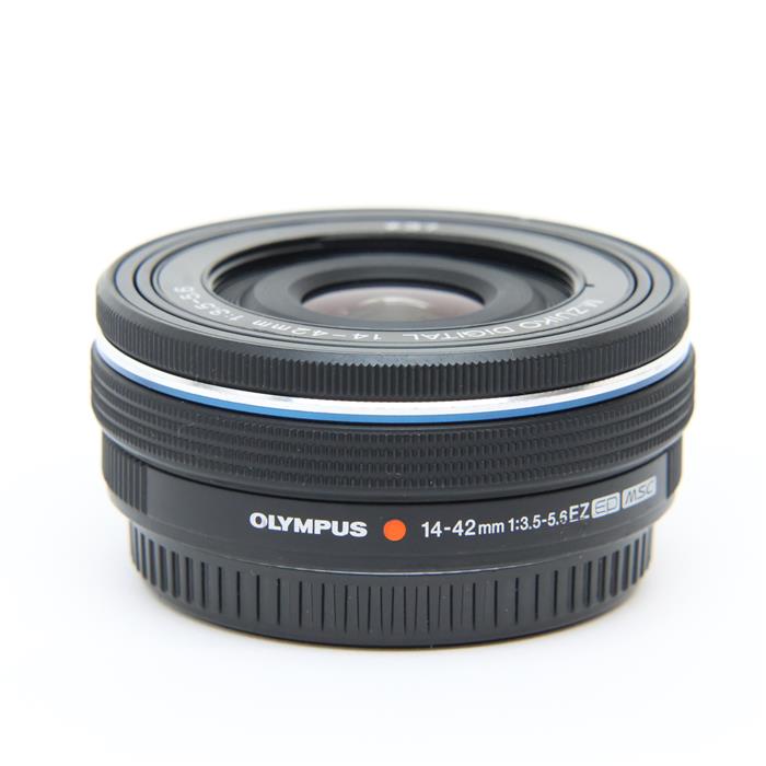 外観状態:並品 マップ保証期間:3ヶ月保証 付属品など:レンズフロントキャップ・レンズリアキャップ【ココがポイント！】M.ZUIKO DIGITAL ED 14-42mm F3.5-5.6 EZは、35mm 判換算で28-84mm 相当の焦...