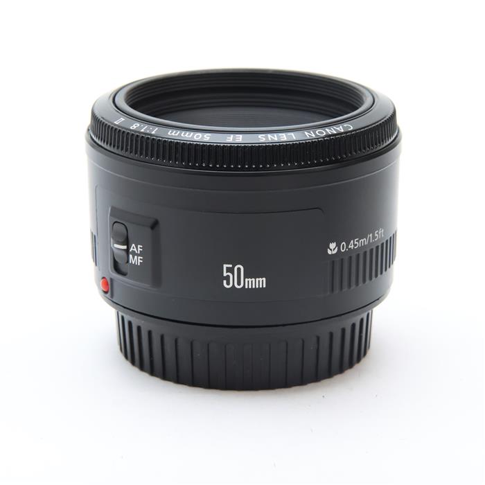外観状態:良品 マップ保証期間:保証なし 付属品など:レンズフロントキャップ・レンズリアキャップ【ココがポイント！】わずか130gという徹底した軽量・コンパクト化、そしてリーズナブルな価格を実現したEF50mm F1.8 II。標準の定石で...