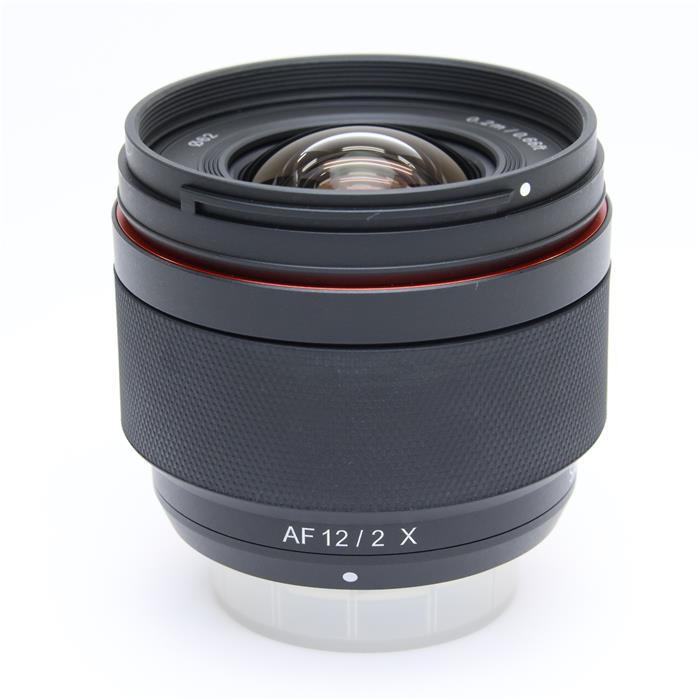 外観状態:良品 マップ保証期間:保証なし 付属品など:レンズフロントキャップ・レンズリアキャップ(社外品)・レンズフード【ココがポイント！】35mm換算で18mm相当の超広角領域かつ暗い環境でもシャッタースピードを確保できる開放F値2の明る...