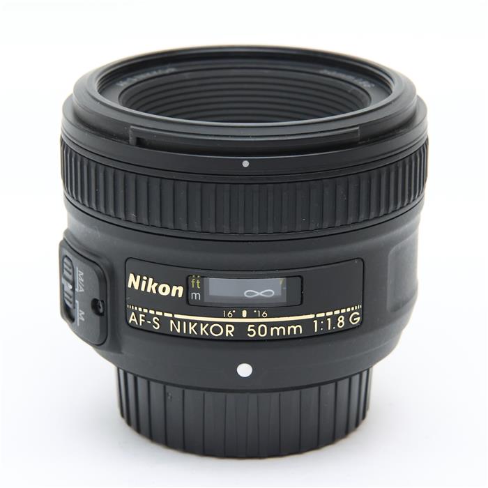 外観状態:良品 マップ保証期間:3ヶ月保証 付属品など:レンズフロントキャップ・レンズリアキャップ(社外品)・レンズフード【ココがポイント！】静粛なAF 撮影ができるSWM 搭載の大口径単焦点レンズ質量(重さ)約185 g と非常に軽くコン...