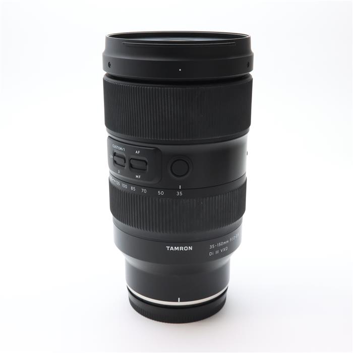 外観状態:並品 マップ保証期間:6ヶ月保証 付属品など:元箱・取扱説明書・レンズフロントキャップ・レンズリアキャップ・レンズフード【ココがポイント！】世界初、F2スタート、準広角から望遠までシームレスに撮影可能な大口径ポートレートズームレン...