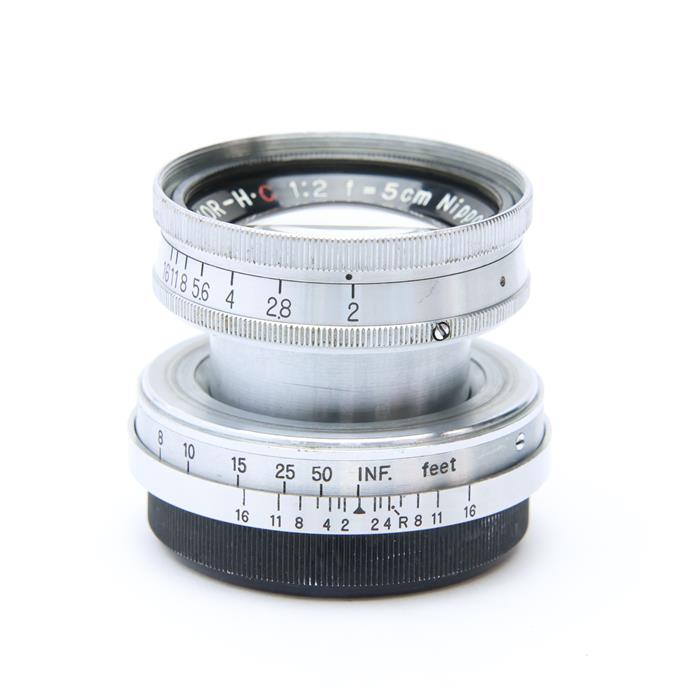 外観状態:並品 マップ保証期間:6ヶ月保証 付属品など:レンズフロントキャップ(社外品)・レンズリアキャップ(社外品)【ココがポイント！】レンズ構成はゾナー型ですが、開放は滲みをともない、陰影のつき方は堅実で、ダブルガウスのような柔らかな描...