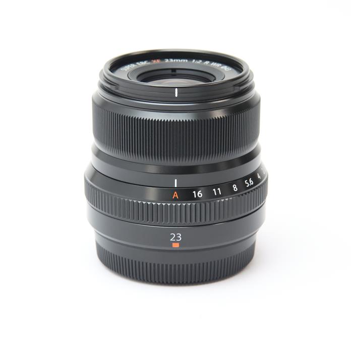 外観状態:美品 マップ保証期間:6ヶ月保証 付属品など:レンズフロントキャップ・レンズリアキャップ・レンズフード【ココがポイント！】180gの小型軽量と高速AFにより、軽快なスタイルで撮影を楽しめる35mm相当（35mm判換算）の焦点距離の...