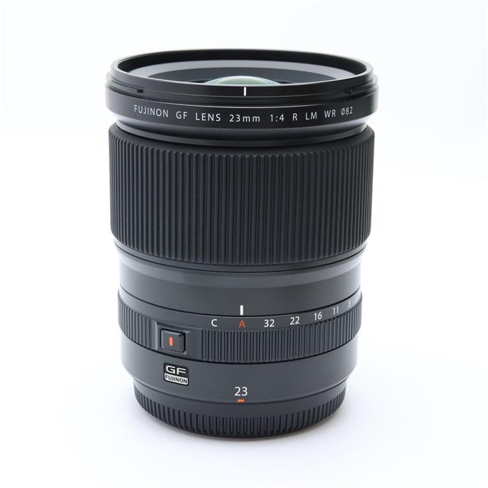 外観状態:良品 マップ保証期間:6ヶ月保証 付属品など:レンズフロントキャップ・レンズリアキャップ・レンズフード【ココがポイント！】開放F値4.0、焦点距離18mm相当(35mm判換算)の超広角レンズシャープでクリアな画像を全域で実現し、風...