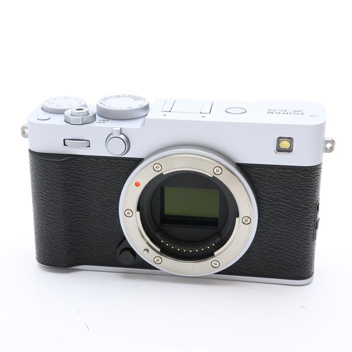 外観状態:新同品 マップ保証期間:6ヶ月保証 付属品など:ストラップ・バッテリー・ヘッドホン用アダプター【ココがポイント！】『X-E5』は、質量445gの軽量コンパクトなボディに、裏面照射型約4020万画素「X-Trans(TM) CMOS...