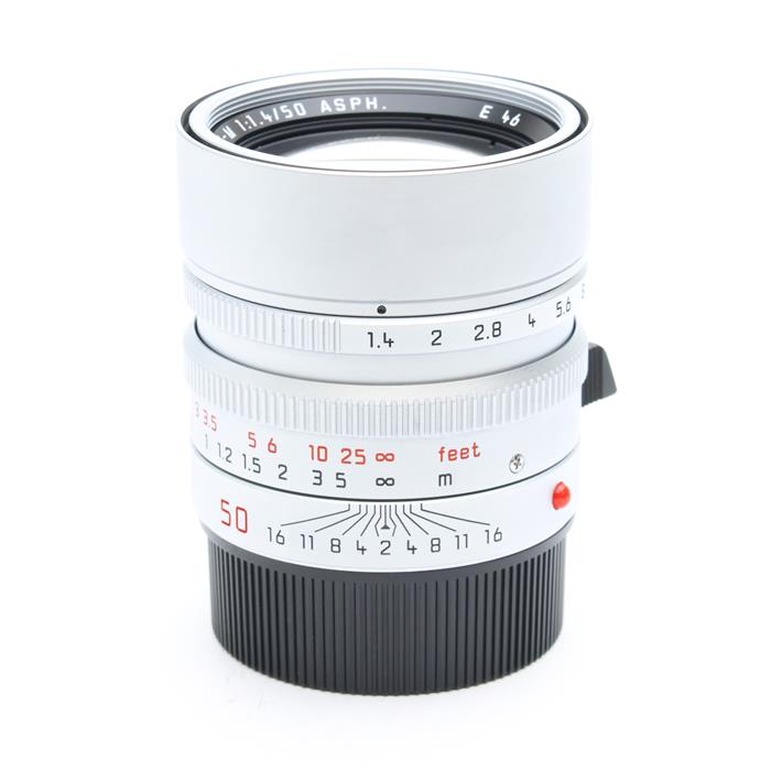 外観状態:良品 マップ保証期間:6ヶ月保証 付属品など:レンズフロントキャップ・レンズリアキャップ【ココがポイント！】非球面レンズ採用の第4世代ズミルックス。開放からの綺麗なボケと立体感のある描写はこのレンズの大きな魅力です。シルバーは外装...