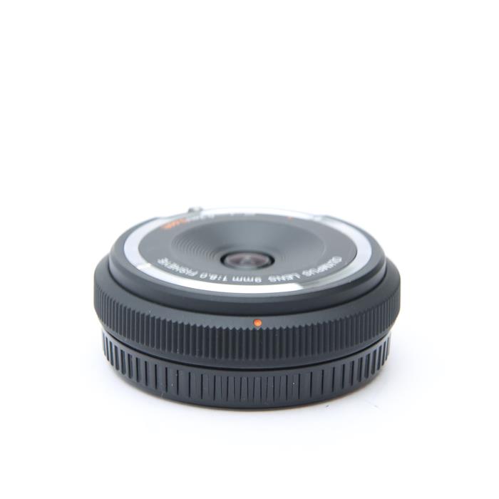 外観状態:良品 マップ保証期間:保証なし 付属品など:レンズリアキャップ【ココがポイント！】焦点距離9mm（35mm版換算18mm）、F8.0固定のフィッシュアイレンズ。厚さはわずか12.8mmと広角撮影が気軽に楽しめる超薄型サイズです。非...