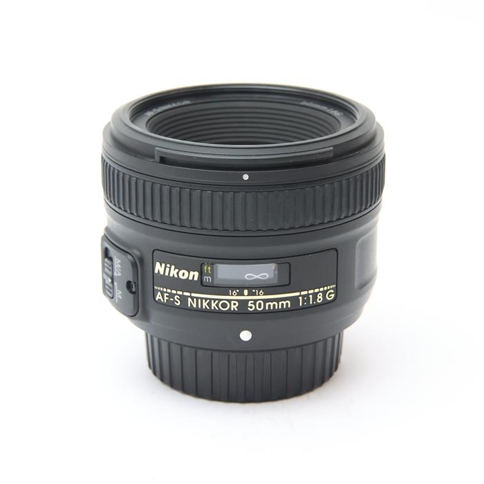 外観状態:良品 マップ保証期間:3ヶ月保証 付属品など:レンズフロントキャップ・レンズリアキャップ・レンズフード【ココがポイント！】静粛なAF 撮影ができるSWM 搭載の大口径単焦点レンズ質量(重さ)約185 g と非常に軽くコンパクトな標...