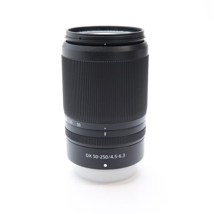 外観状態:良品 マップ保証期間:6ヶ月保証 付属品など:レンズフロントキャップ・レンズリアキャップ【ココがポイント！】望遠領域の広いズーム範囲と高い手ブレ補正（VR）効果。幅広いシーンに対応するDXフォーマット望遠ズームレンズ中望遠50mm...