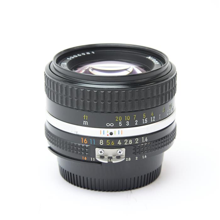 外観状態:並品 マップ保証期間:3ヶ月保証 付属品など:レンズフロントキャップ・レンズリアキャップ【ココがポイント！】最大口径比 1:1.4と明るいにもかかわらず、開放絞りからフレアーが少なく、コントラストの良い、高い解像力があります。開放...