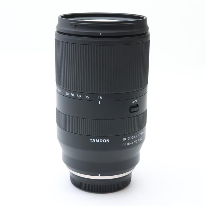 外観状態:良品 マップ保証期間:6ヶ月保証 付属品など:レンズフロントキャップ・レンズリアキャップ(社外品)・レンズフード【ココがポイント！】レンズを交換する手間なく、超望遠から広角までお楽しみいただける一本がついに富士フィルムXマウントで...