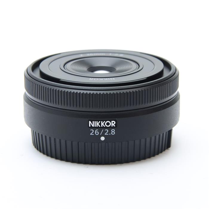 外観状態:美品 マップ保証期間:6ヶ月保証 付属品など:レンズフロントキャップ・レンズリアキャップ・レンズフード【ココがポイント！】最薄最軽量、画質とデザイン性を追求したスナップ撮影の愉しさ膨らむパンケーキレンズ毎日ミラーレスカメラを持ち歩...