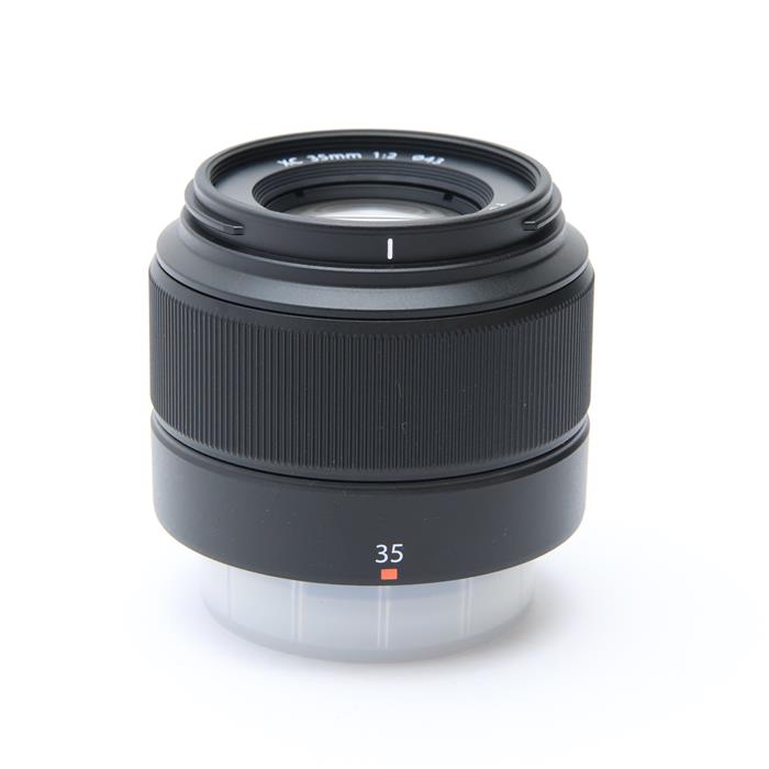 外観状態:美品 マップ保証期間:6ヶ月保証 付属品など:元箱・取扱説明書・レンズフロントキャップ・レンズリアキャップ【ココがポイント！】開放F値2.0、焦点距離35mm（35mm判換算：53mm相当）の標準レンズ。 わずか130g、全長46...