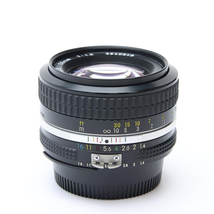 外観状態:並品 マップ保証期間:3ヶ月保証 付属品など:レンズフロントキャップ・レンズリアキャップ【ココがポイント！】50mm定番の開放F値を持つ単焦点レンズです。開放付近でのボケ味やf4以降ではシャープな描写を持ち、また安定したカラーバラ...
