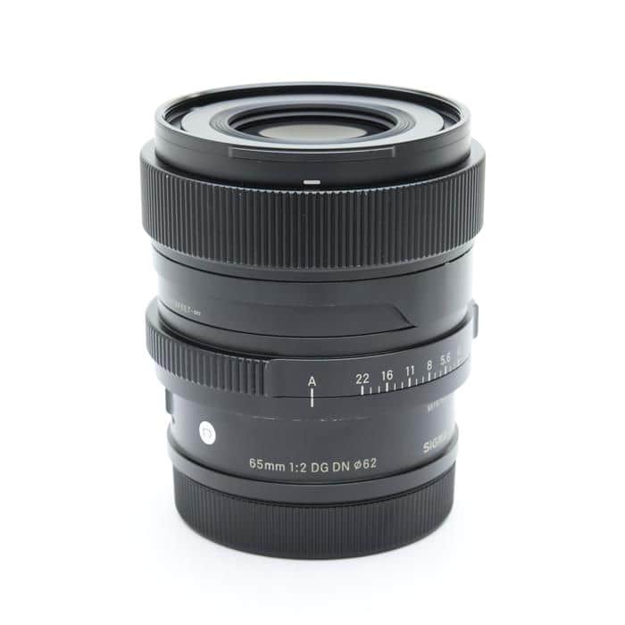 外観状態:並品 マップ保証期間:6ヶ月保証 付属品など:レンズフロントキャップ・レンズリアキャップ・レンズフード【ココがポイント！】望んだとおりの光景をキレのある描写と美しいボケ味撮影の醍醐味を存分に味わう65mmミラーレス時代の交換レンズ...