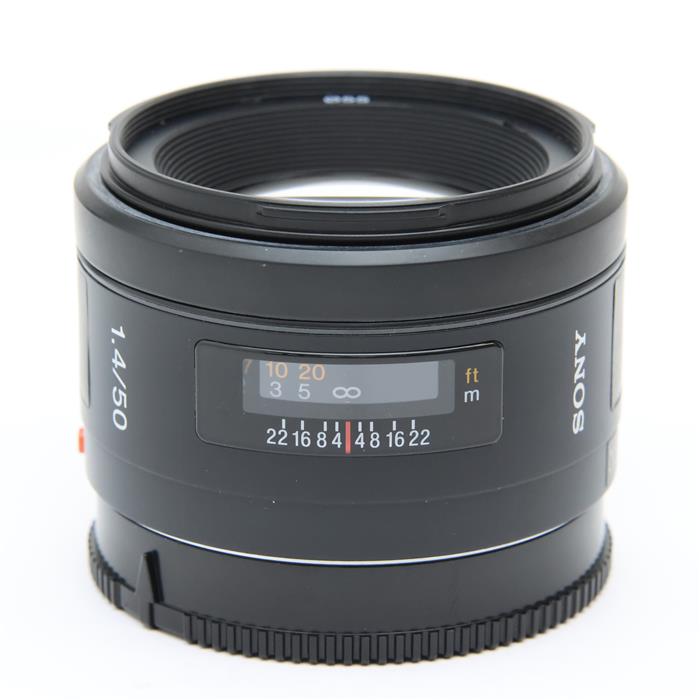 外観状態:並品 マップ保証期間:3ヶ月保証 付属品など:レンズフロントキャップ(社外品)・レンズリアキャップ・レンズフード【ココがポイント！】開放F値1.4という明るさが魅力の大口径標準レンズです。開放付近でのボケ味を生かした描写や、自然光...