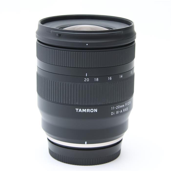 外観状態:良品 マップ保証期間:6ヶ月保証 付属品など:レンズフロントキャップ・レンズリアキャップ・レンズフード【ココがポイント！】小型軽量を実現した大口径 F2.8 超広角ズームレンズModel B060は、大口径F2.8でありながら小型...