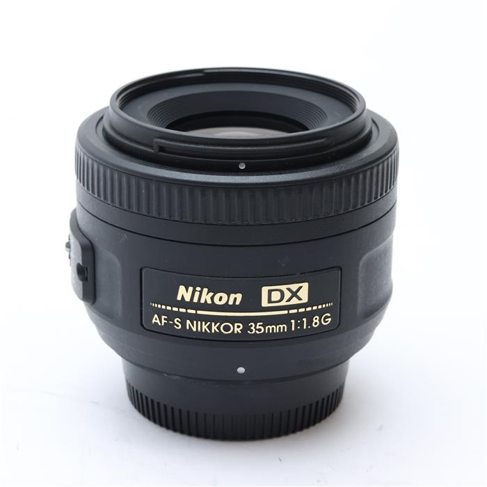 外観状態:良品 マップ保証期間:3ヶ月保証 付属品など:レンズフロントキャップ・レンズリアキャップ・レンズフード【ココがポイント！】軽量・コンパクトなニコンDXフォーマット標準レンズニコンDX フォーマットで標準となる画角44°の、単焦点レ...