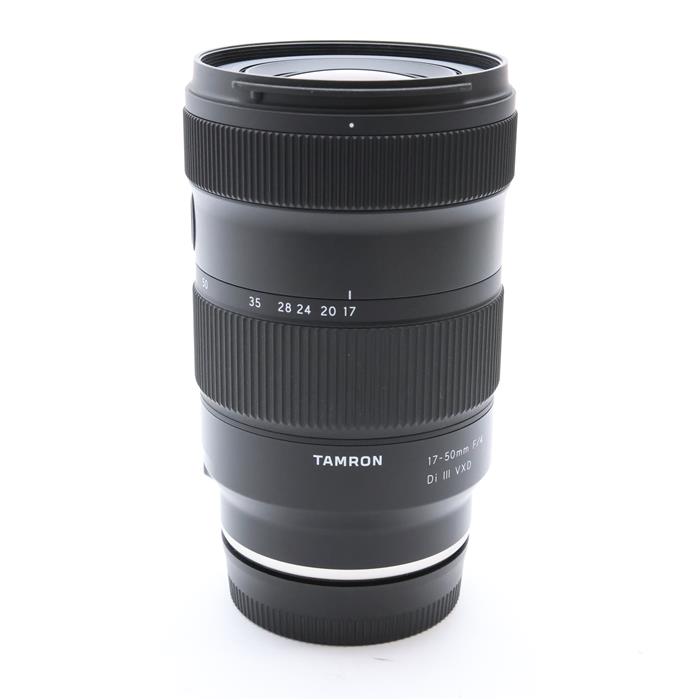 外観状態:良品 マップ保証期間:6ヶ月保証 付属品など:元箱・取扱説明書・レンズフロントキャップ・レンズリアキャップ・レンズフード【ココがポイント！】世界初 フルサイズミラーレス用17mmから50mmをカバーする、広角ズームレンズ17-50...