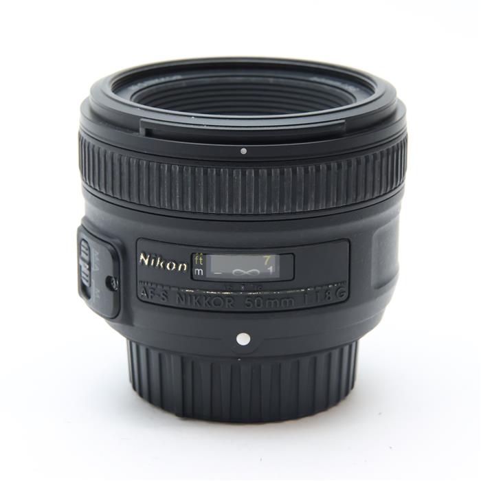 外観状態:並品 マップ保証期間:3ヶ月保証 付属品など:レンズフロントキャップ・レンズリアキャップ・レンズフード【ココがポイント！】静粛なAF 撮影ができるSWM 搭載の大口径単焦点レンズ質量(重さ)約185 g と非常に軽くコンパクトな標...