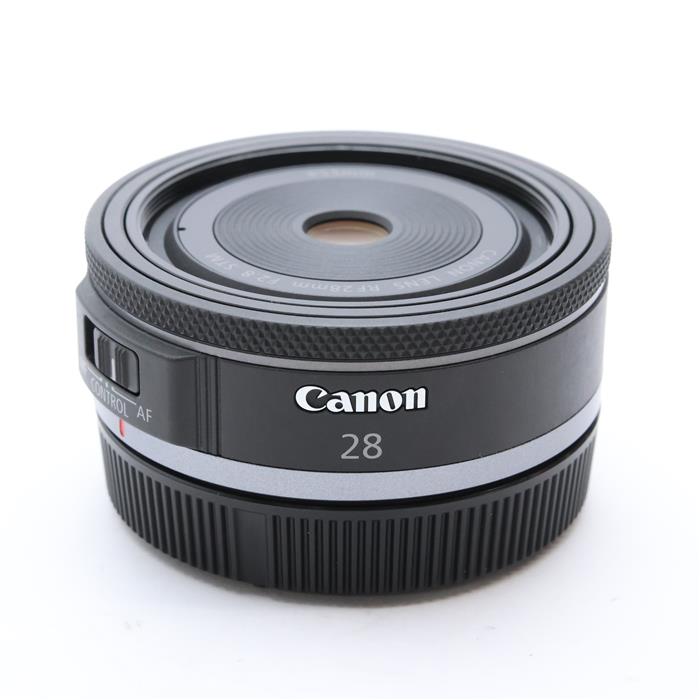 外観状態:並品 マップ保証期間:6ヶ月保証 付属品など:元箱・取扱説明書・レンズフロントキャップ・レンズリアキャップ【ココがポイント！】優れた携帯性と描写性能を両立した単焦点レンズRF28mm F2.8 STMは、単焦点レンズならではの明る...
