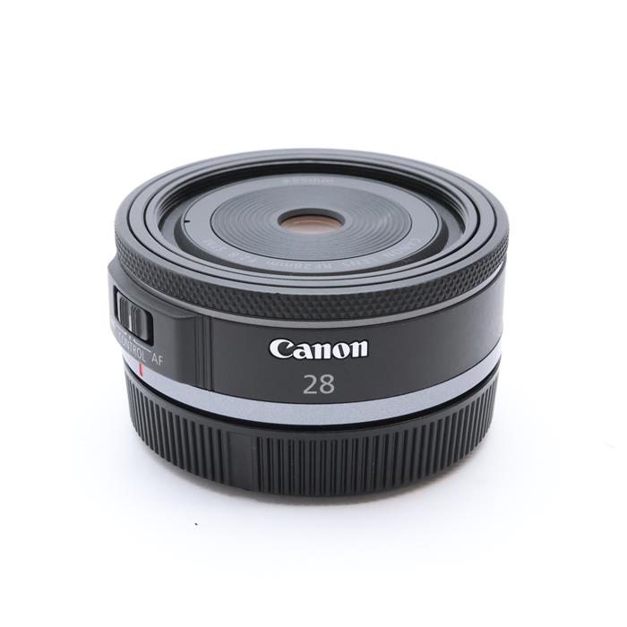 外観状態:良品 マップ保証期間:6ヶ月保証 付属品など:レンズフロントキャップ・レンズリアキャップ【ココがポイント！】優れた携帯性と描写性能を両立した単焦点レンズRF28mm F2.8 STMは、単焦点レンズならではの明るさやボケ味、中心か...