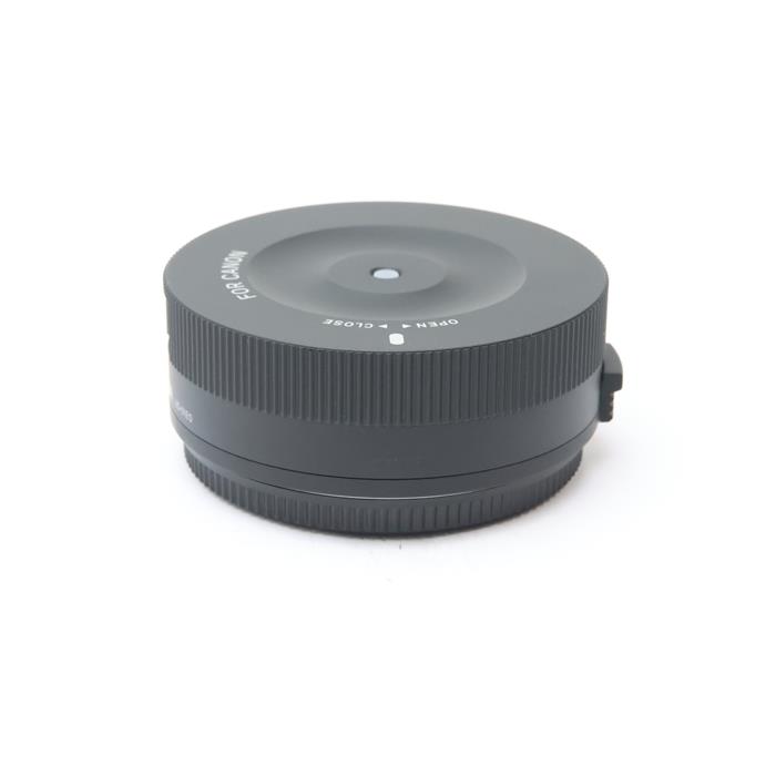 外観状態:美品 マップ保証期間:保証なし 付属品など:USBケーブル・ボディキャップ【ココがポイント！】USBケーブルを介して接続することで、ファームウェアのアップデートが可能に！その他ピント調整やAF速度の調整など自分好みにカスタマイズす...