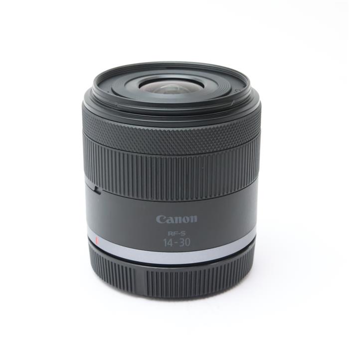 外観状態:並品 マップ保証期間:6ヶ月保証 付属品など:レンズフロントキャップ・レンズリアキャップ【ココがポイント！】「RFレンズ」として初めてパワーズームを内蔵しており、一定速度でなめらかに被写体にズームすることが可能です。”EOS R5...