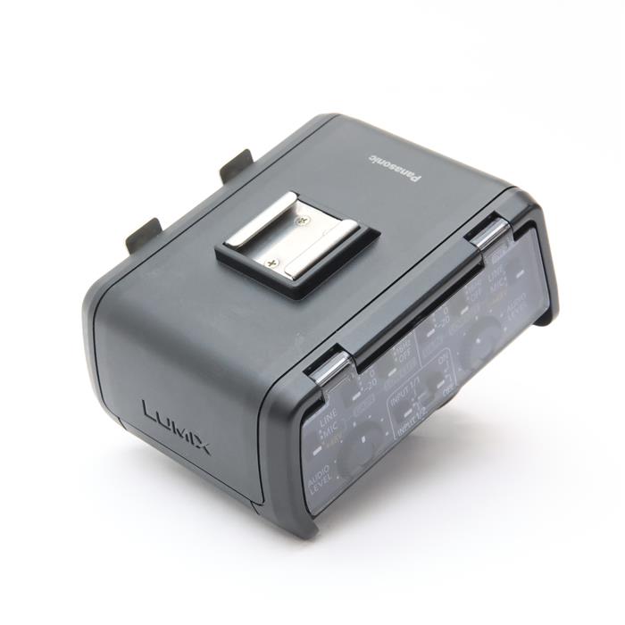 外観状態:良品 マップ保証期間:3ヶ月保証 付属品など:元箱・ソフトケース・ケーブルホルダー【ココがポイント！】映像クリエイターの「高性能な業務用マイクで音声収録したい」要望に応える、XLRマイクロホンアダプター・XLRマイクを装着して、高...