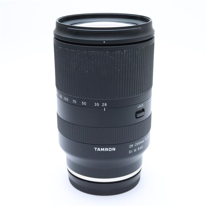 外観状態:並品 マップ保証期間:6ヶ月保証 付属品など:元箱・レンズフロントキャップ・レンズリアキャップ・レンズフード【ココがポイント！】高倍率ズームとしては世界初*となるF2.8スタートの明るさを確保。広角端28mmから望遠端200mmに...