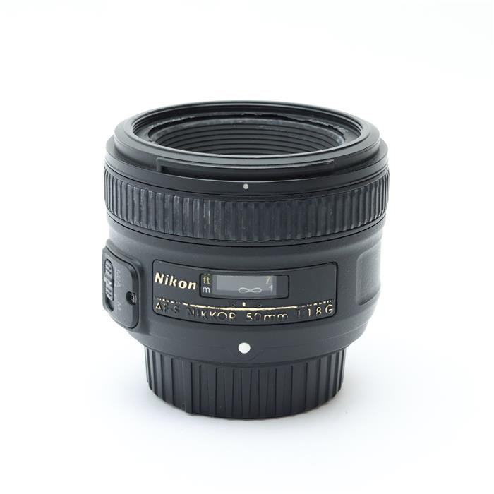 外観状態:並品 マップ保証期間:3ヶ月保証 付属品など:レンズフロントキャップ・レンズリアキャップ【ココがポイント！】静粛なAF 撮影ができるSWM 搭載の大口径単焦点レンズ質量(重さ)約185 g と非常に軽くコンパクトな標準レンズ。非球...