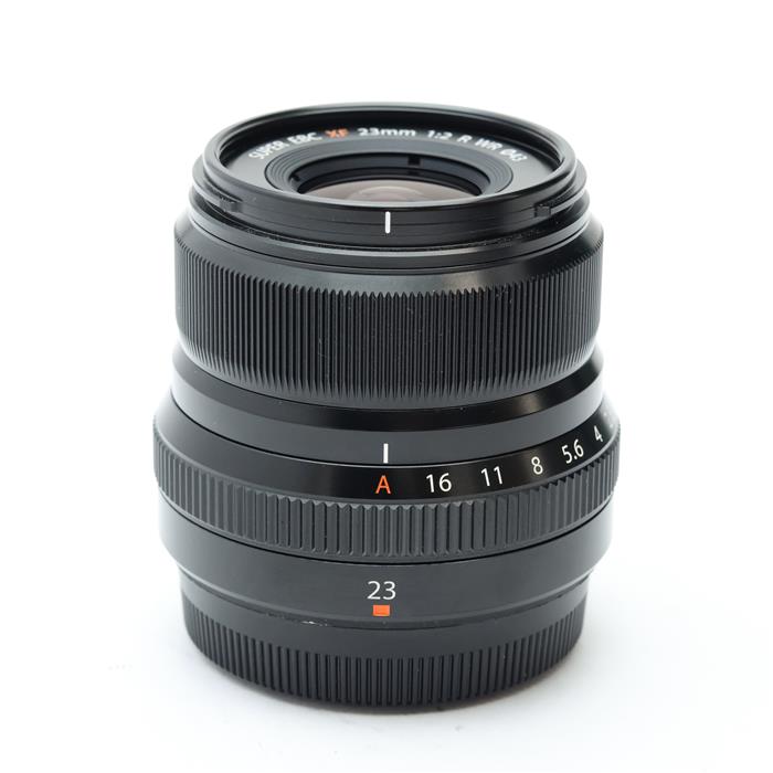 外観状態:美品 マップ保証期間:6ヶ月保証 付属品など:レンズフロントキャップ・レンズリアキャップ・レンズフード【ココがポイント！】180gの小型軽量と高速AFにより、軽快なスタイルで撮影を楽しめる35mm相当（35mm判換算）の焦点距離の...