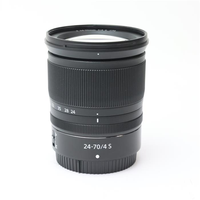 外観状態:良品 マップ保証期間:6ヶ月保証 付属品など:レンズフロントキャップ・レンズリアキャップ・レンズフード【ココがポイント！】描写力と携行性に優れた高性能な常用標準ズームレンズ無限遠から近距離にかけての収差変動を抑制した光学設計により...