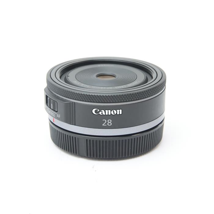 外観状態:良品 マップ保証期間:6ヶ月保証 付属品など:レンズフロントキャップ・レンズリアキャップ【ココがポイント！】優れた携帯性と描写性能を両立した単焦点レンズRF28mm F2.8 STMは、単焦点レンズならではの明るさやボケ味、中心か...