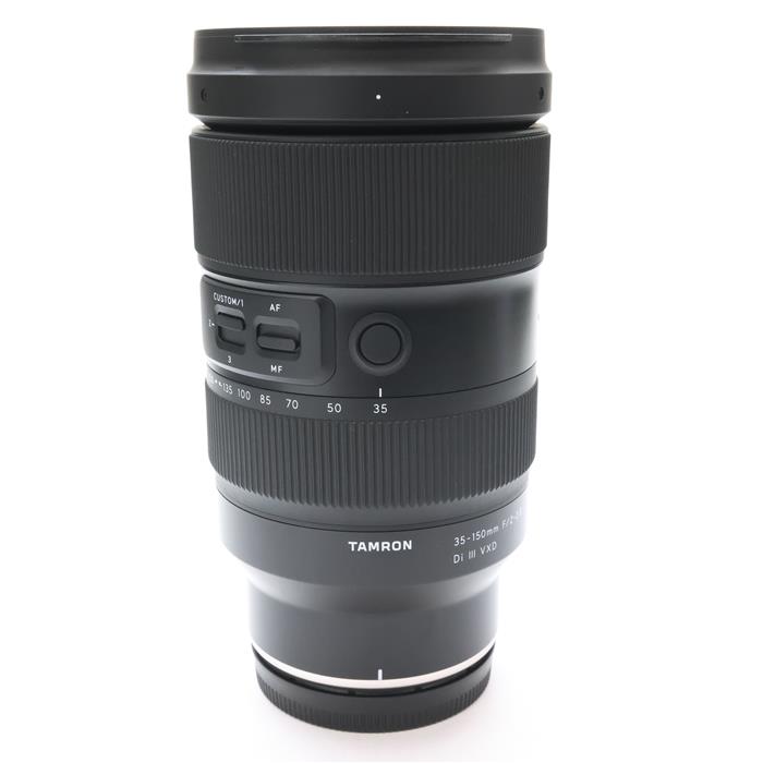 外観状態:並品 マップ保証期間:6ヶ月保証 付属品など:元箱・取扱説明書・レンズフロントキャップ・レンズリアキャップ・レンズフード【ココがポイント！】世界初、F2スタート、準広角から望遠までシームレスに撮影可能な大口径ポートレートズームレン...