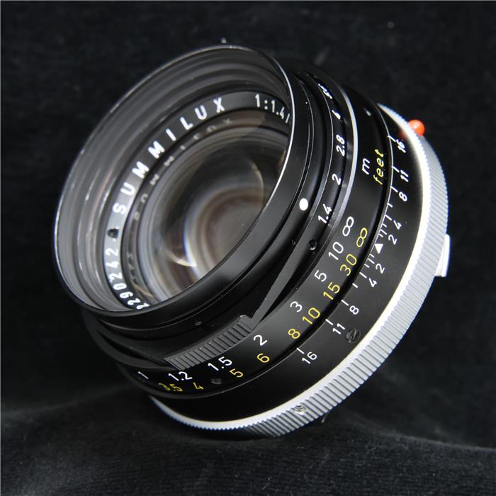 外観状態:美品 マップ保証期間:6ヶ月保証 付属品など:レンズフロントキャップ・レンズリアキャップ【ココがポイント！】ズミルックス35mm、2ndバージョンの貴重なストッパー付です。このストッパー付きが何本ほど製造され、出荷されたという明確...