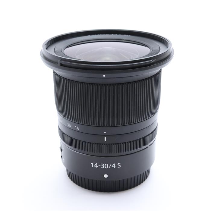 外観状態:良品 マップ保証期間:6ヶ月保証 付属品など:レンズフロントキャップ・レンズリアキャップ・レンズフード【ココがポイント！】小型軽量化と高い光学性能を両立した「ニコン Z マウントシステム」対応の超広角ズームレンズ「NIKKOR Z...