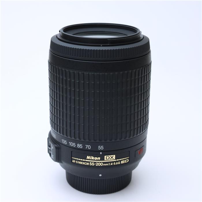 外観状態:良品 マップ保証期間:保証なし 付属品など:レンズフロントキャップ・レンズリアキャップ(社外品)・レンズフード【ココがポイント！】小型で軽量な望遠ズームレンズ。VRも搭載しており高倍率でも手ブレによる像のブレや色のにじみを小さく撮...