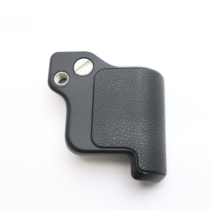 外観状態:良品 マップ保証期間:保証なし 付属品など:付属品なし【ココがポイント！】スクエアデザインで多少持ちづらいとも感じるSIGMA fpを、さらに持ちやすくする外付けグリップ。 ボディと同じ金属製で、違和感なく装着できます。◎点検スタ...