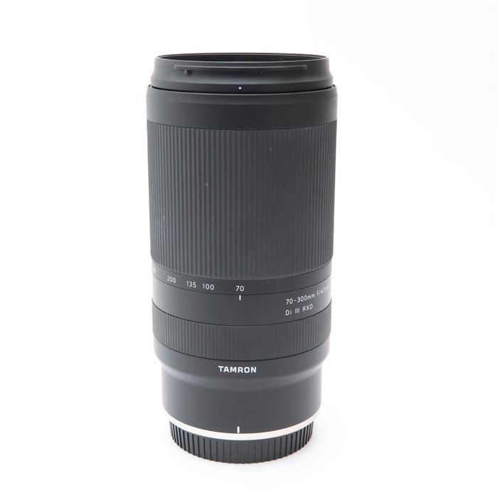 外観状態:良品 マップ保証期間:6ヶ月保証 付属品など:レンズフロントキャップ・レンズリアキャップ(社外品)・レンズフード【ココがポイント！】タムロン初の「ニコン Z マウントシステム」対応レンズ手軽に望遠300mmを楽しめる、世界最小・最...