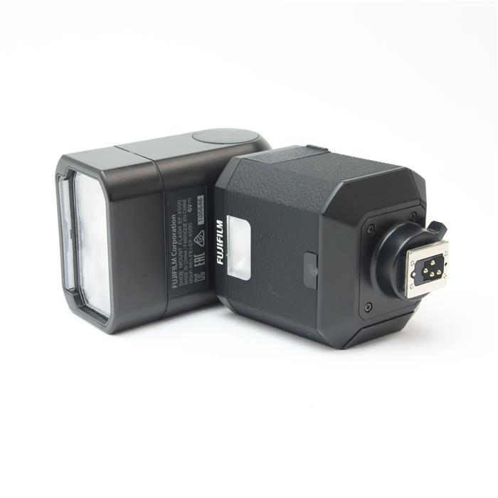 外観状態:良品 マップ保証期間:6ヶ月保証 付属品など:取扱説明書・クイックスタートガイド・ケース・ミニスタンド・ディフューザー【ココがポイント！】Xシリーズ用フラッシュで初めて、防塵・防滴性能を搭載。FP発光(ハイスピードシンクロ)対応で...