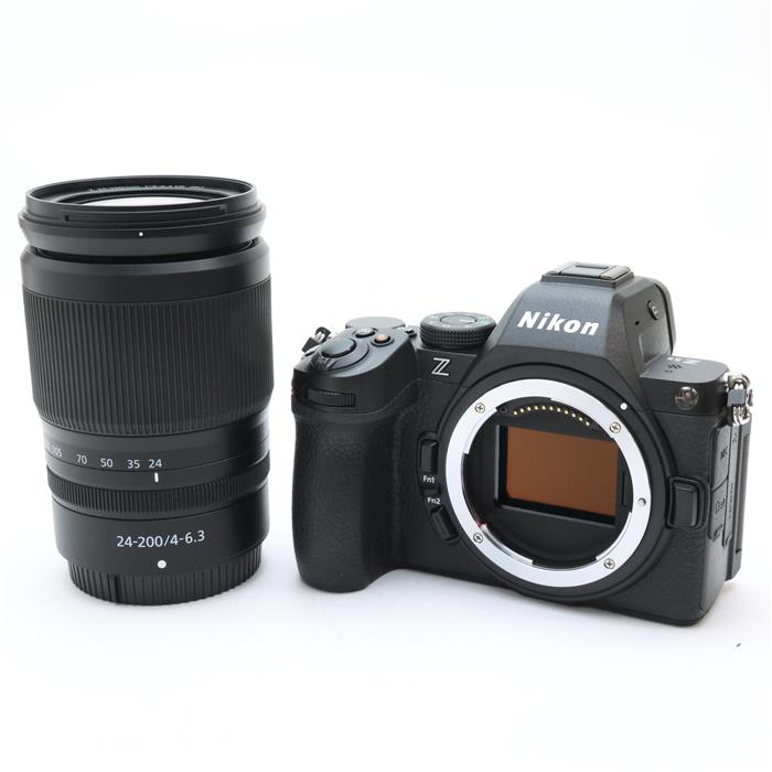 外観状態:美品 マップ保証期間:6ヶ月保証 付属品など:取扱説明書・バッテリー・ストラップ・USB-Cケーブル・レンズフロントキャップ・レンズリアキャップ・レンズフード・レンズケース【ココがポイント！】『Z5II』は、上位機種の優れた撮影機...