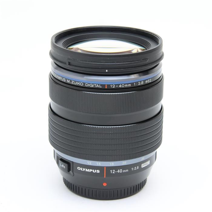 外観状態:並品 マップ保証期間:6ヶ月保証 付属品など:レンズフロントキャップ・レンズリアキャップ・レンズフード【ココがポイント！】PROの要望に応えるレンズカテゴリー「M. ZUIKO PRO」第一弾35mm判換算で24-80mm相当の焦...