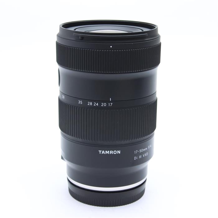 外観状態:良品 マップ保証期間:6ヶ月保証 付属品など:レンズフロントキャップ・レンズリアキャップ・レンズフード【ココがポイント！】世界初 フルサイズミラーレス用17mmから50mmをカバーする、広角ズームレンズ17-50mmF4は、静止画...