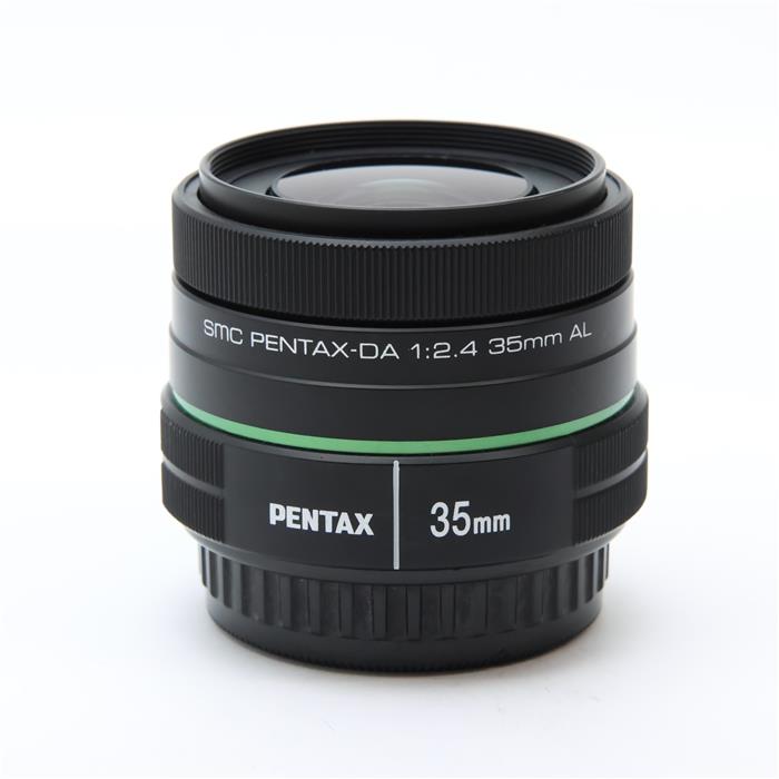 外観状態:並品 マップ保証期間:3ヶ月保証 付属品など:レンズフロントキャップ(社外品)・レンズリアキャップ【ココがポイント！】自然な遠近感で撮影できる標準レンズとして、スナップを始めさまざまな被写体に対応するとともに、背景を大きくぼかした...